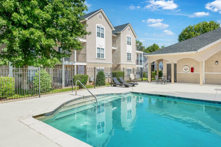 Crown Point Apartments – Live Beautiful